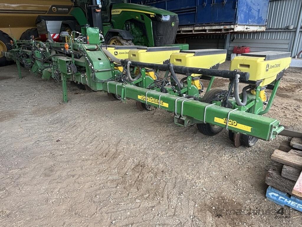 Used JOHN DEERE 1720 MAXI MERGE PLANTER (1117025)