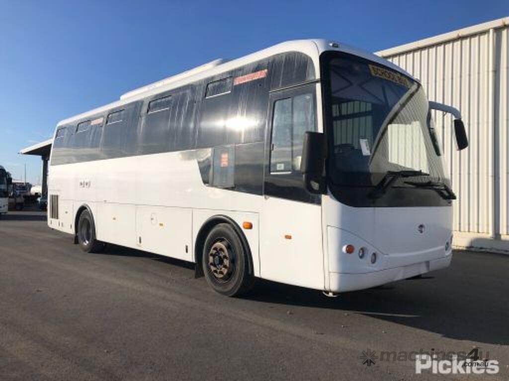 Buy Used Bus & Coach International JXK6830 Sleeper Cab Trucks in ...