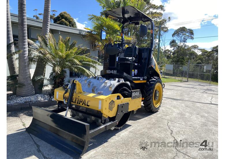 New 2023 multipac 104HP Multipac 4T Roller with Dozer Blade Single Drum ...