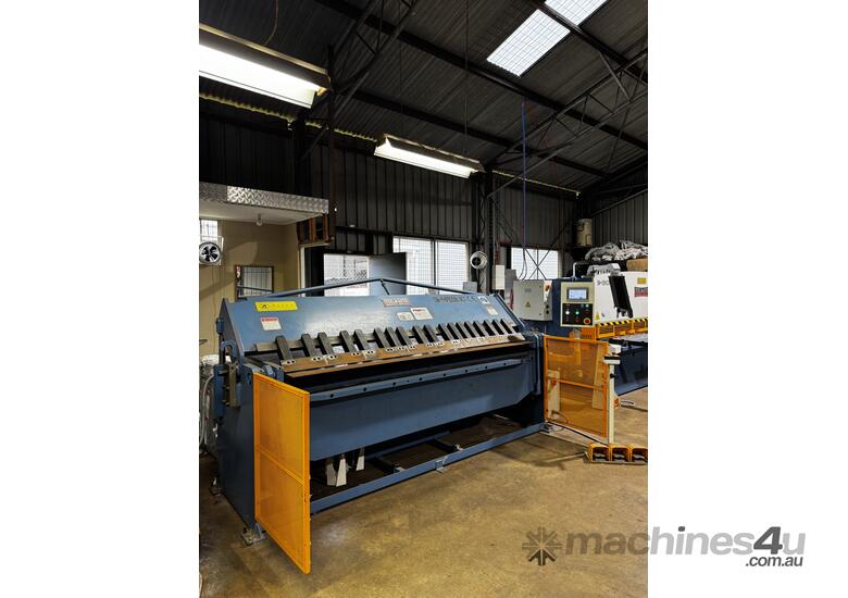 Used 2022 steelmaster Panbrake Folder Full Hydraulic 2500mm x 5mm with ...