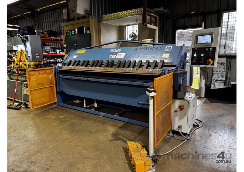 Used 2022 steelmaster Panbrake Folder Full Hydraulic 2500mm x 5mm with ...
