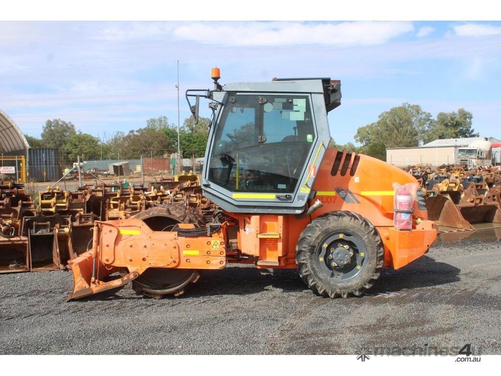 Used 2008 hamm 3205 Single Drum Padfoot Roller (1119226)