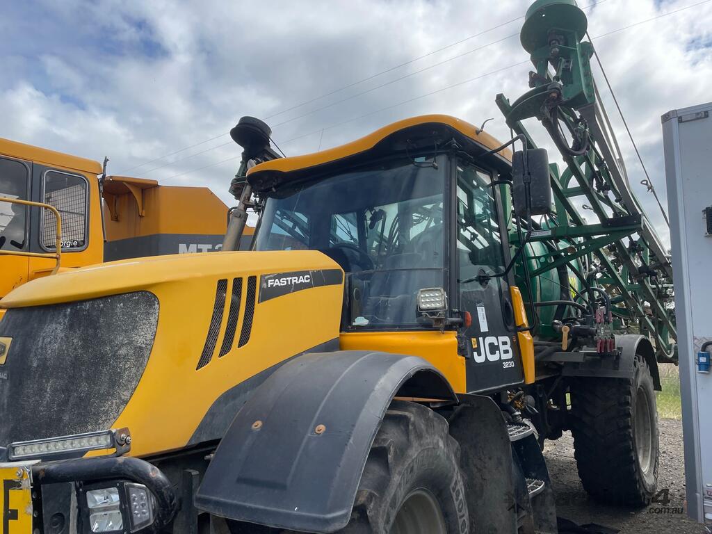 Used 2012 jcb FASTRAC 3230 4WD Tractors 200+hp (1124826)