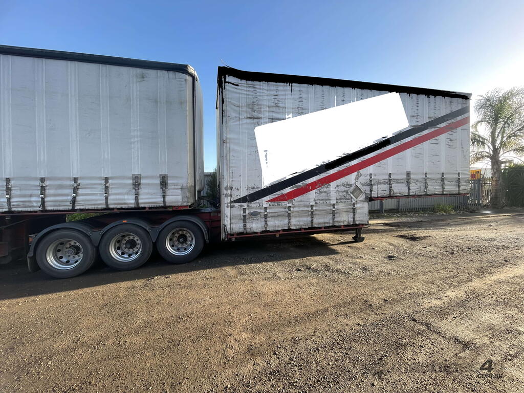 Buy New 19992001 maxi trans 1999 2001 Maxitrans B Double Curtainsider ...