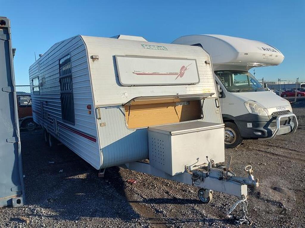 Buy Used spaceland SCENIC DELUX Trailers (1126427) - Listed on Machines4u