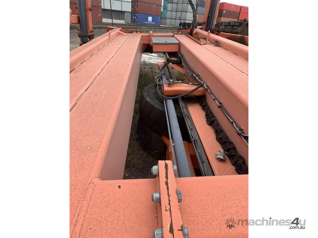 Used 2013 Combilift Ltd SC3T Straddle Carrier (1127028)