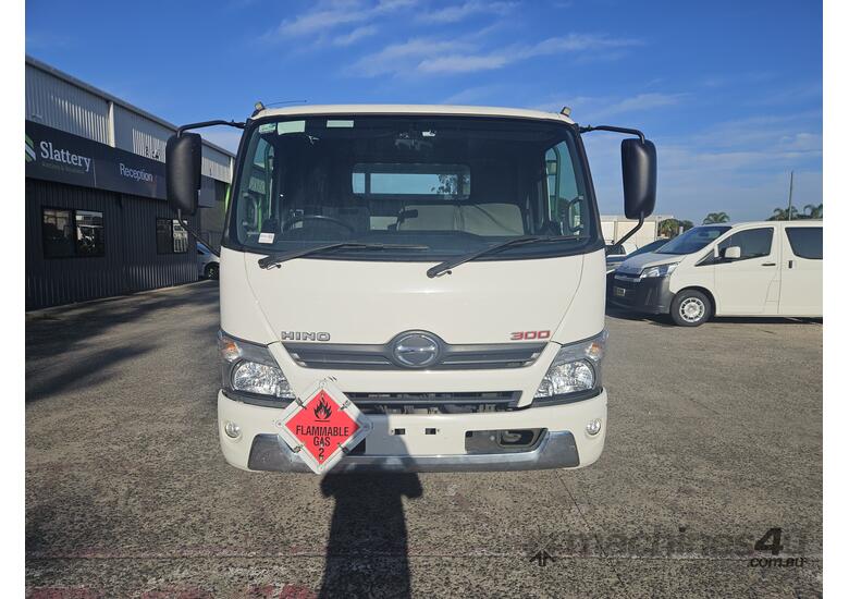 Buy Used 2015 Hino Unreserved 2015 Hino 300 4x2 Tray Truck Non Runner Trucks in , - Listed on ...