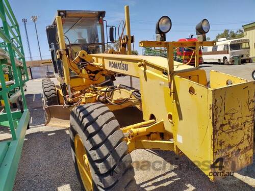 Used komatsu Komatsu GD650A (1045103) - Listed on Machines4u