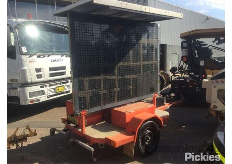 Buy Used A1 Road Lines 2006 A1 Roadlines Box Trailer in , - Listed on ...