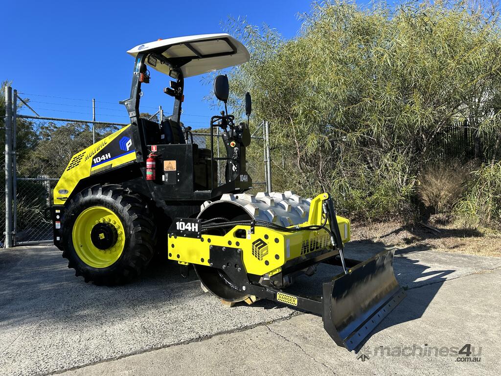 New 2023 multipac 104HP Single Drum Padfoot Roller (924403)