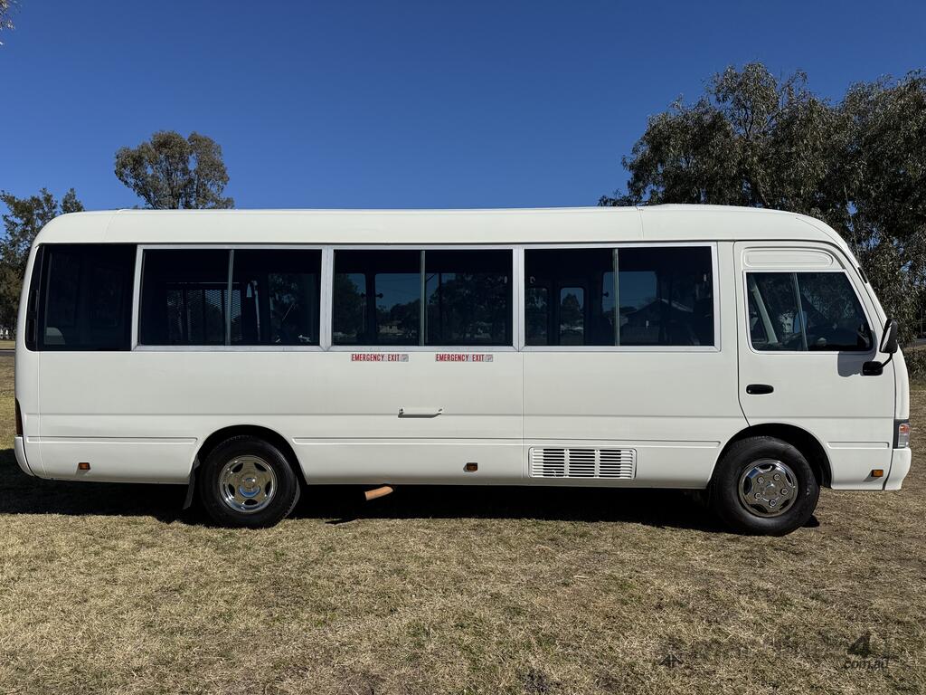 Buy Used 2000 Toyota COASTER Mini bus (1078130)