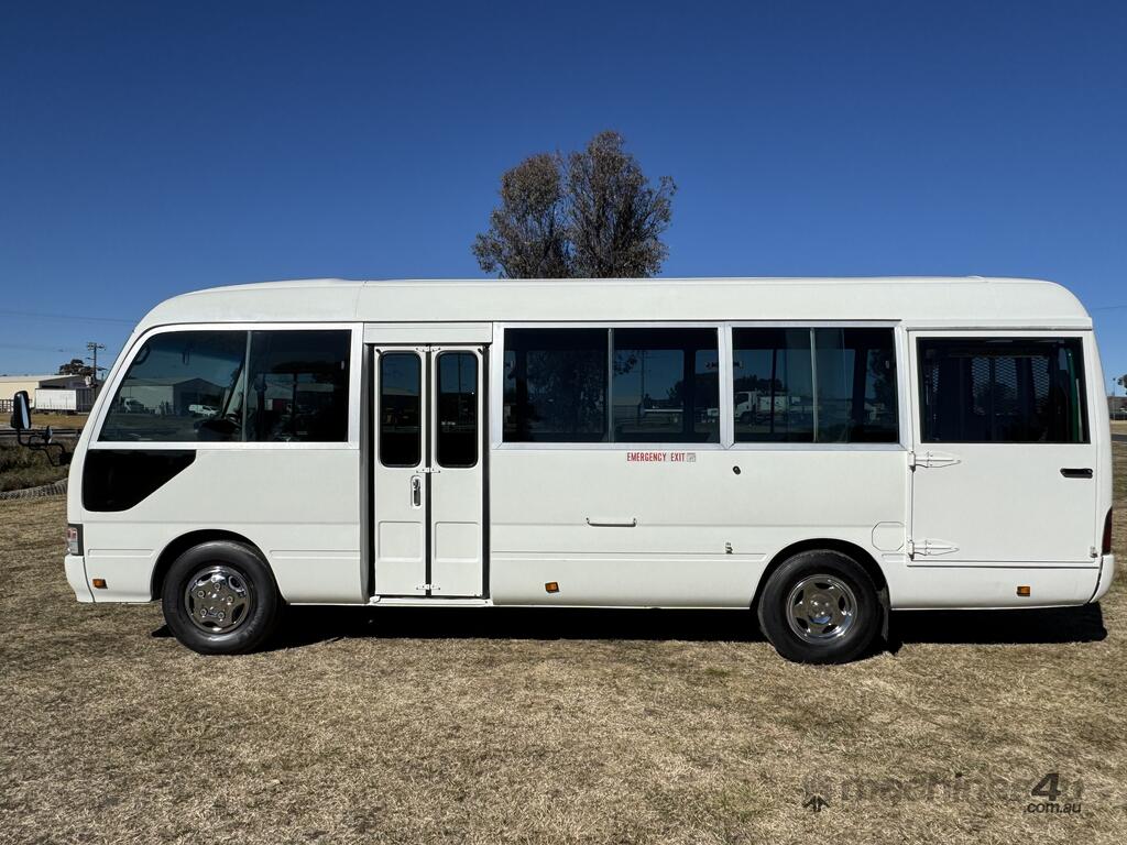 Buy Used 2000 Toyota COASTER Mini bus (1078130)