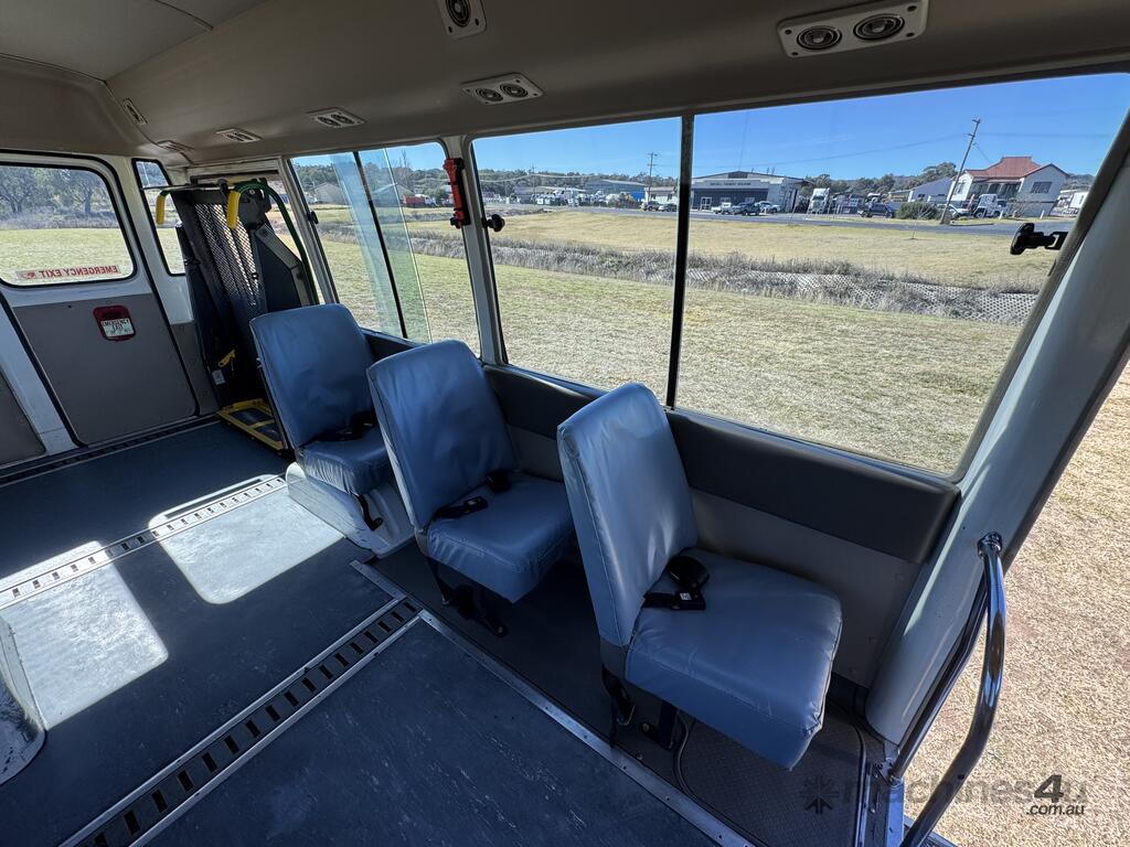 Buy Used 2000 Toyota COASTER Mini bus (1078130)