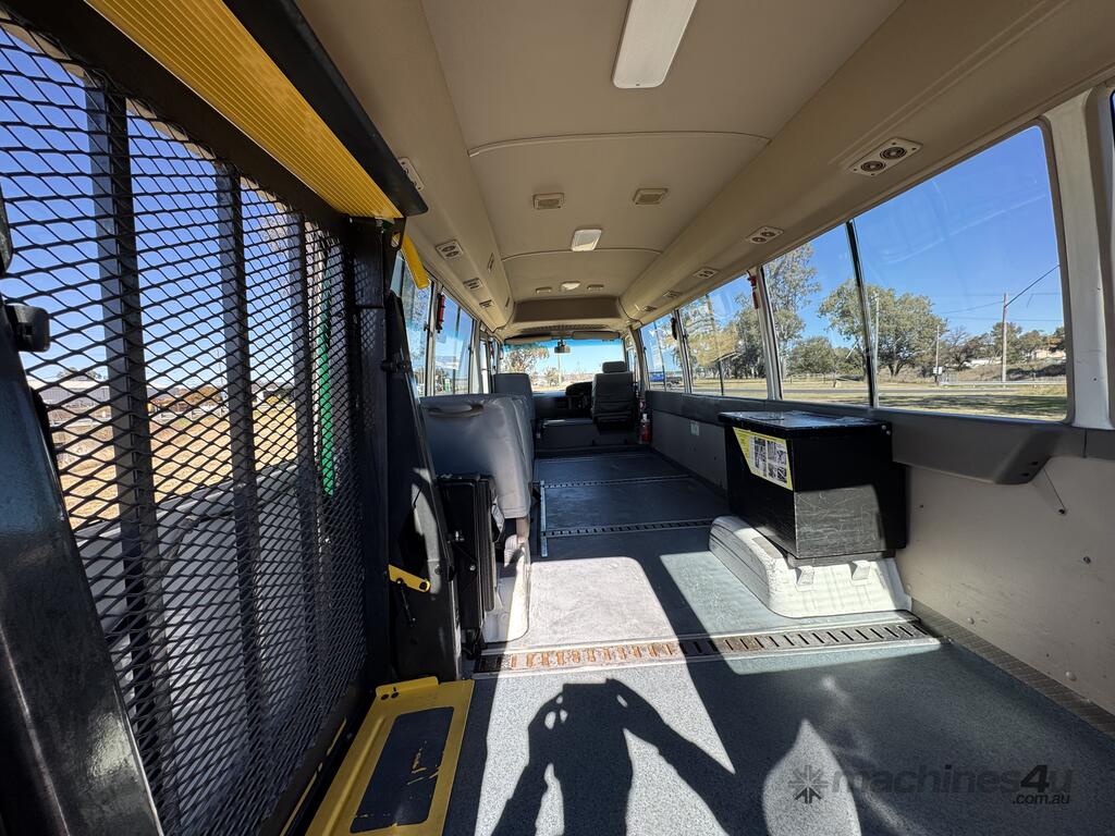 Buy Used 2000 Toyota COASTER Mini bus (1078130)