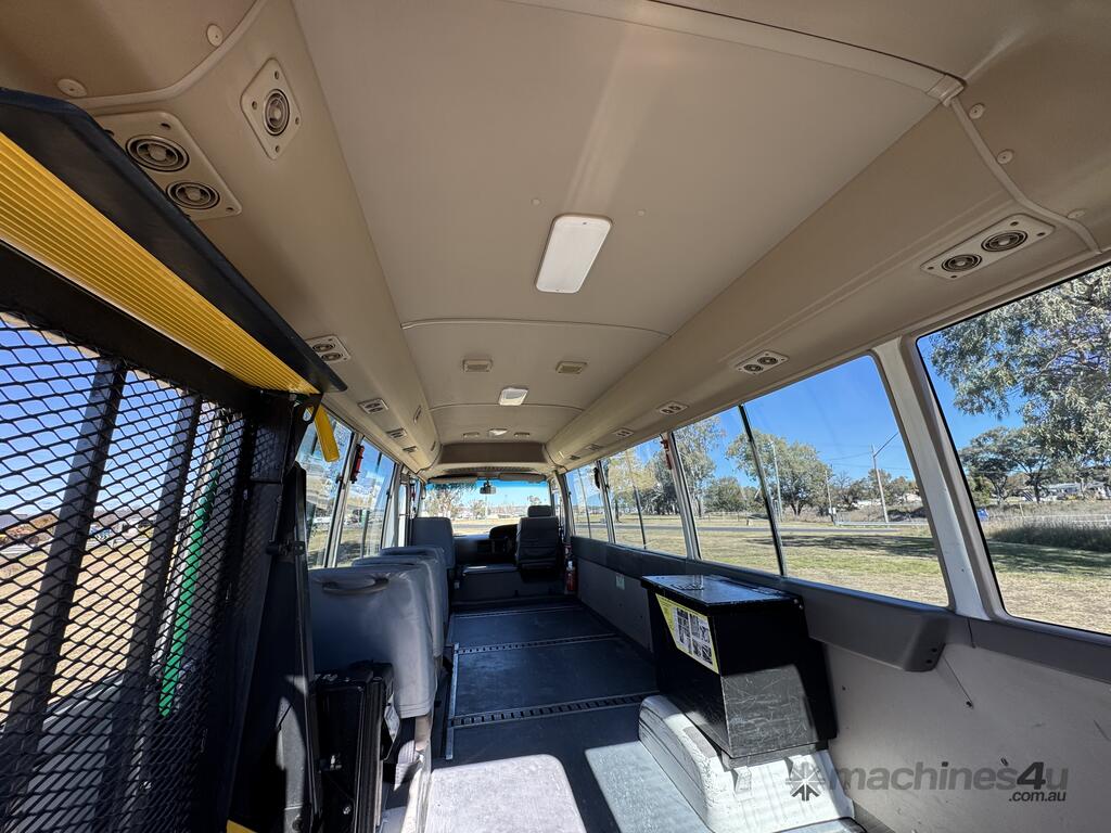 Buy Used 2000 Toyota COASTER Mini bus (1078130)