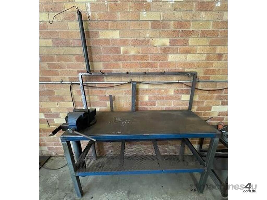 Used All-Steel Welding Table Equipped with a Bench Vise (1186030)