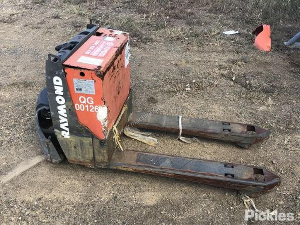 Buy Used raymond 8300 Box Trailer in , - Listed on Machines4u