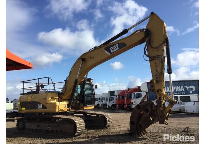 Used Caterpillar 325DL Excavator in , - Listed on Machines4u