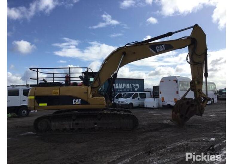 Used Caterpillar 325DL Excavator in , - Listed on Machines4u