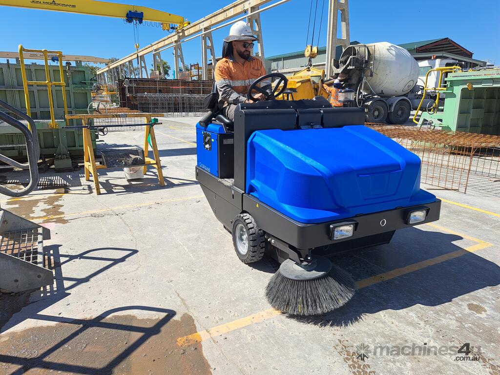 New 2023 Conquest Industrial HD120 D Ride On Sweeper (873330)