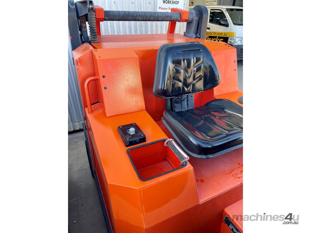 Used hako 1450d Ride On Sweeper (911130)