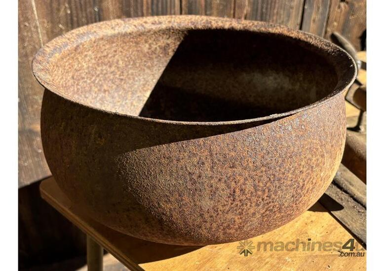 Used QTY OF BRICKLAYING/CONCRETING TOOLS IN CAULDRON QTY OF BRICKLAYING ...