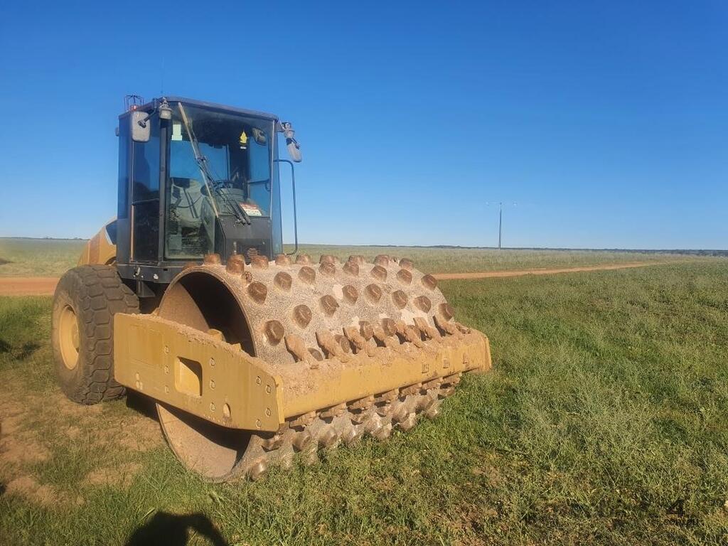 Used Caterpillar CS56 Single Drum Padfoot Roller in , - Listed on ...