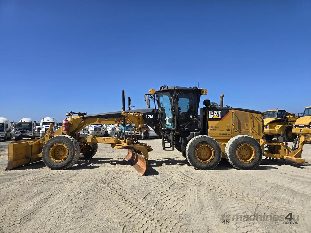 Used 2014 Caterpillar 12M Grader (1118732)
