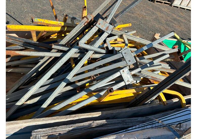 Used QTY OF SIGNS & STANDS QTY OF SIGNS STANDS Tooling & Accessories in ...