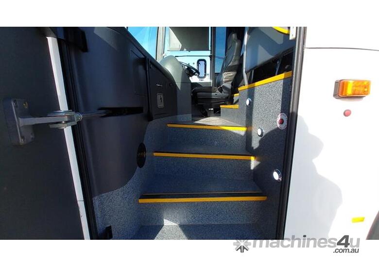 Buy Used scania K400 Buses (1134033) - Listed on Machines4u