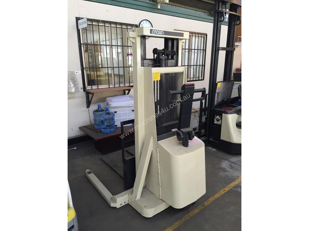 Used Crown 20MTT154A Walkie Stackers in , - Listed on Machines4u
