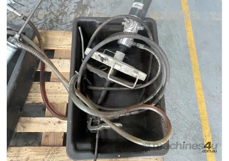 Used Grease and Oil Pumps Oil Transfer Pump (1076636) - Listed on ...