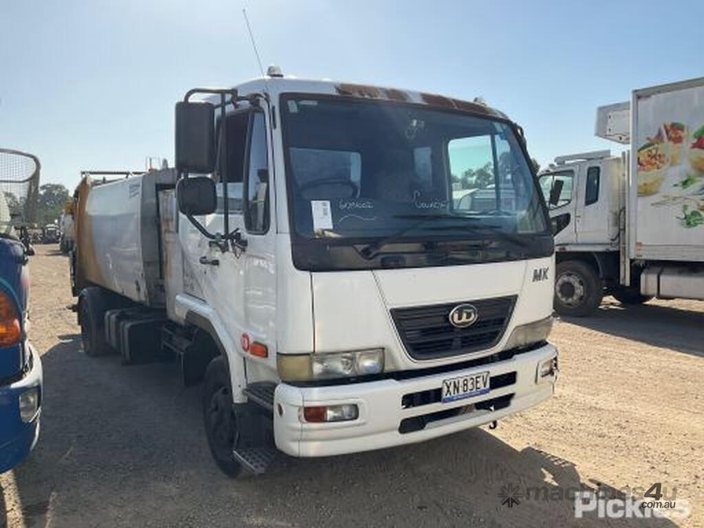 Buy Used 2009 nissan ud MKB37A Garbage Compactor Truck in , - Listed on Machines4u