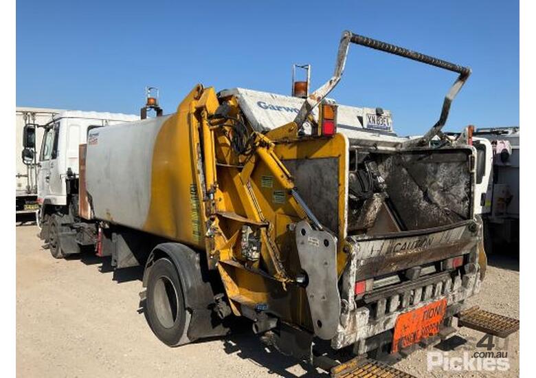 Buy Used 2009 nissan ud MKB37A Garbage Compactor Truck in , - Listed on ...