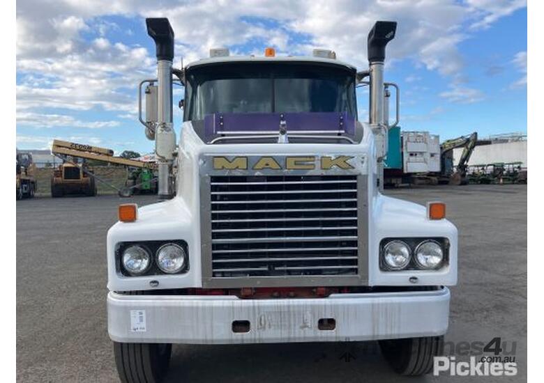 Buy Used 2007 trident 2007 Mack Trident Tipper Sleeper Cab Trucks in ...