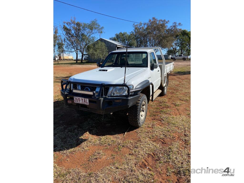 Buy Used Nissan Patrol Ute Service Trucks (1133137)