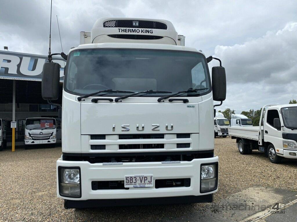 Buy Used 2015 Isuzu FTR900 Refrigerated Truck (1067138) - Listed on Machines4u