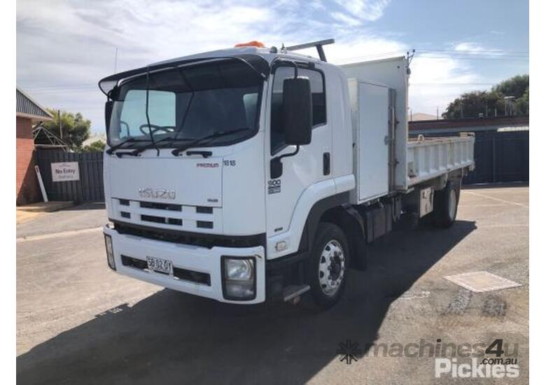 Buy Used Isuzu 2010 Isuzu FTR900 LWB Pantech Truck in , - Listed on Machines4u
