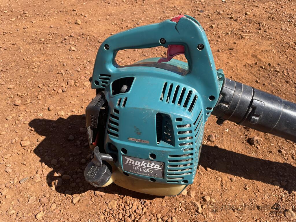 Used makita Makita Blower Vacuum RBL250 Unreserved (1147539) - Listed ...