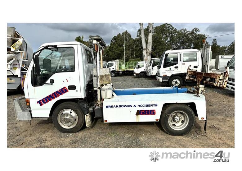 Buy Used 1995 Isuzu 1995 ISUZU NKR58 TOW TRUCK Trucks in , - Listed on ...