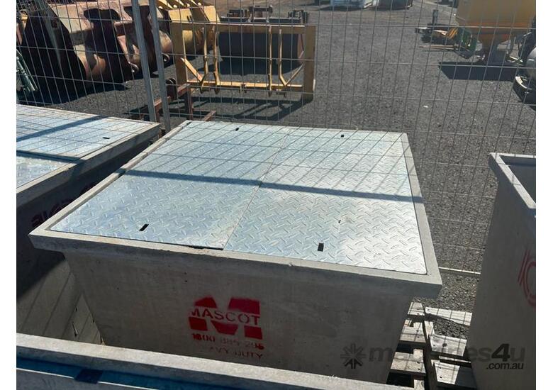 Used QTY X 2 MASCOT GRC PITS WITH METAL LIDS QTY X 2 MASCOT GRC PITS ...