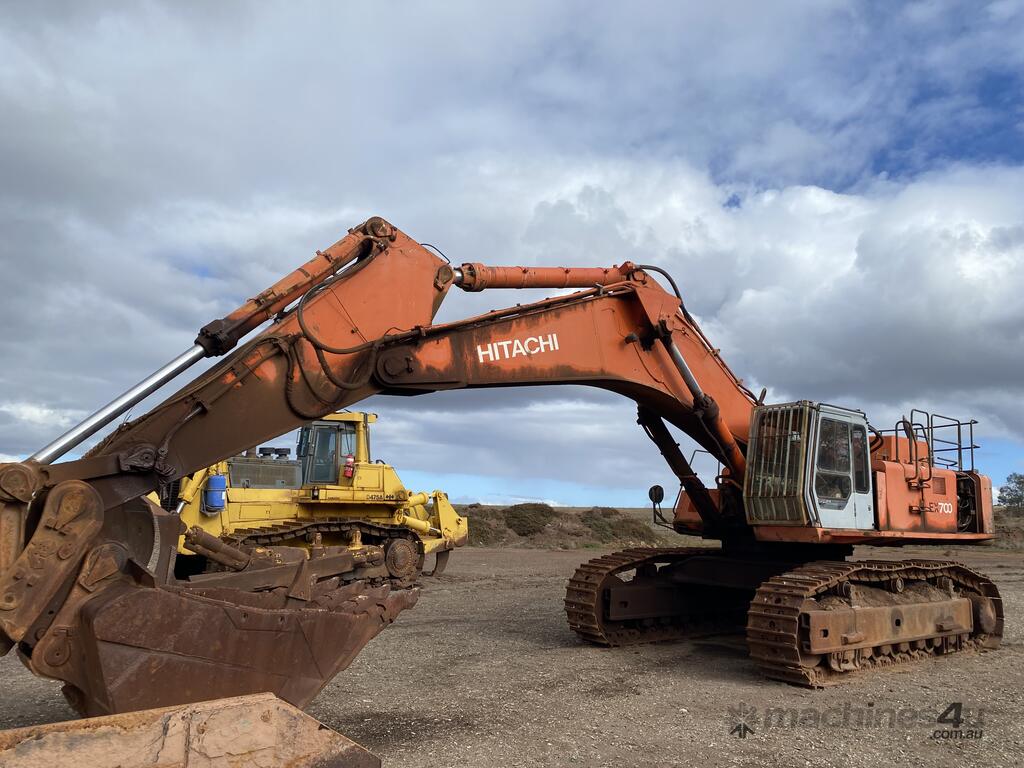 Used Hitachi EX700 Excavator (1121704)