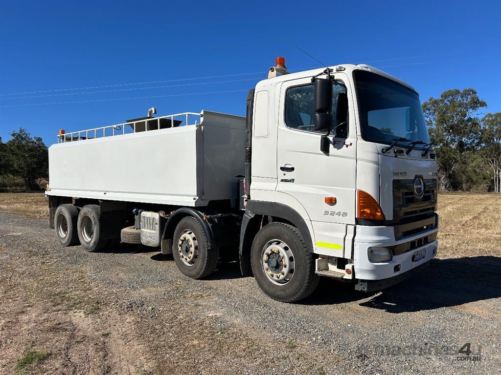 Buy Used 2011 Hino 2011 HINO 700 SERIES WATER TRUCK Trucks in ...