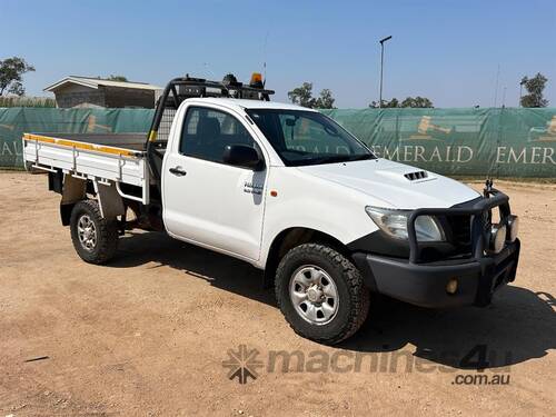 Buy Used 2011 Toyota 2011 TOYOTA HILUX WORKMATE UTE Utes in , - Listed ...