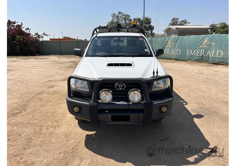 Buy Used 2011 Toyota 2011 TOYOTA HILUX WORKMATE UTE Utes in , - Listed ...
