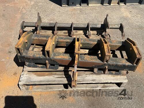 Used CAT 2x CAT Bobcat Ripper Bar Attachments in , - Listed on Machines4u