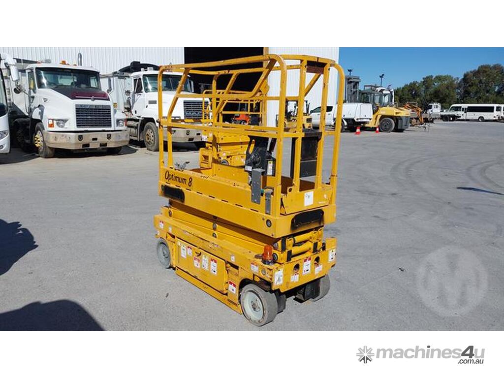 Used haulotte OPTIMUM 8 Electrical Scissor Lift (1141440)