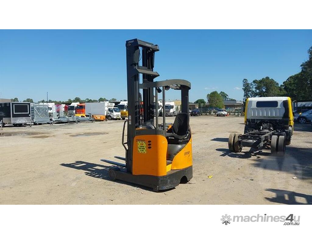 Used Crown ESR5200 Reach Trucks (1116841)
