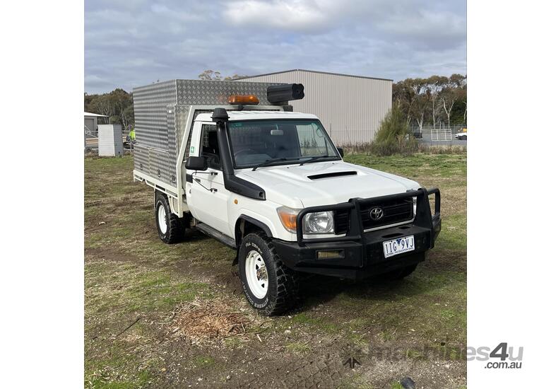Buy Used 2009 Toyota 2009 Toyota Landcruiser Workmate Cab Chassis Ute ...
