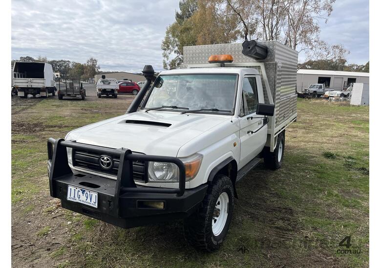 Buy Used 2009 Toyota 2009 Toyota Landcruiser Workmate Cab Chassis Ute ...